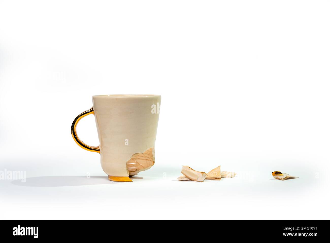 Broken teacup Cut Out Stock Images & Pictures - Alamy