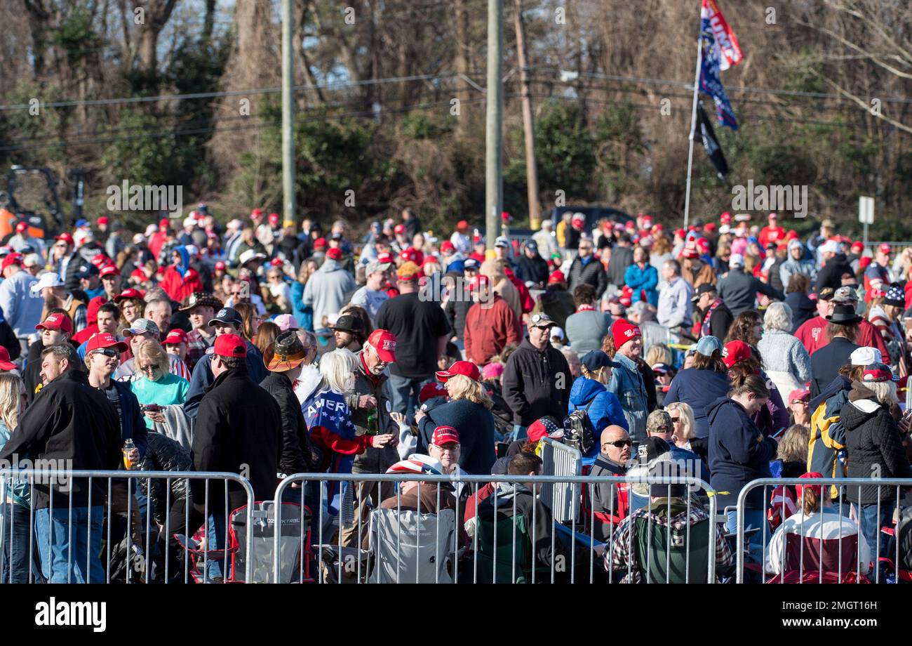 Supporters for President Donald Trump line up hours before a campaign ...