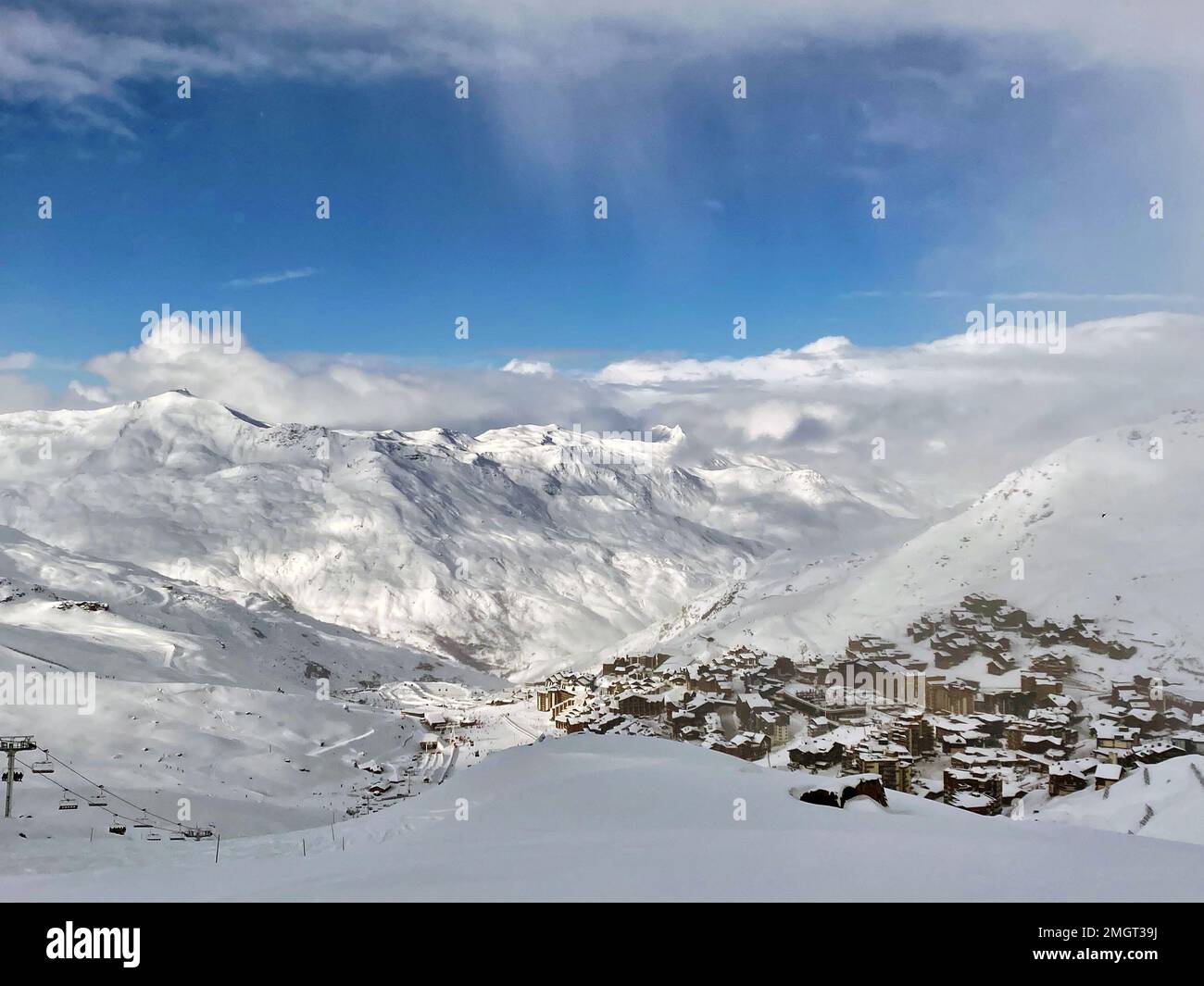 Cable car from ski resort hi-res stock photography and images - Alamy