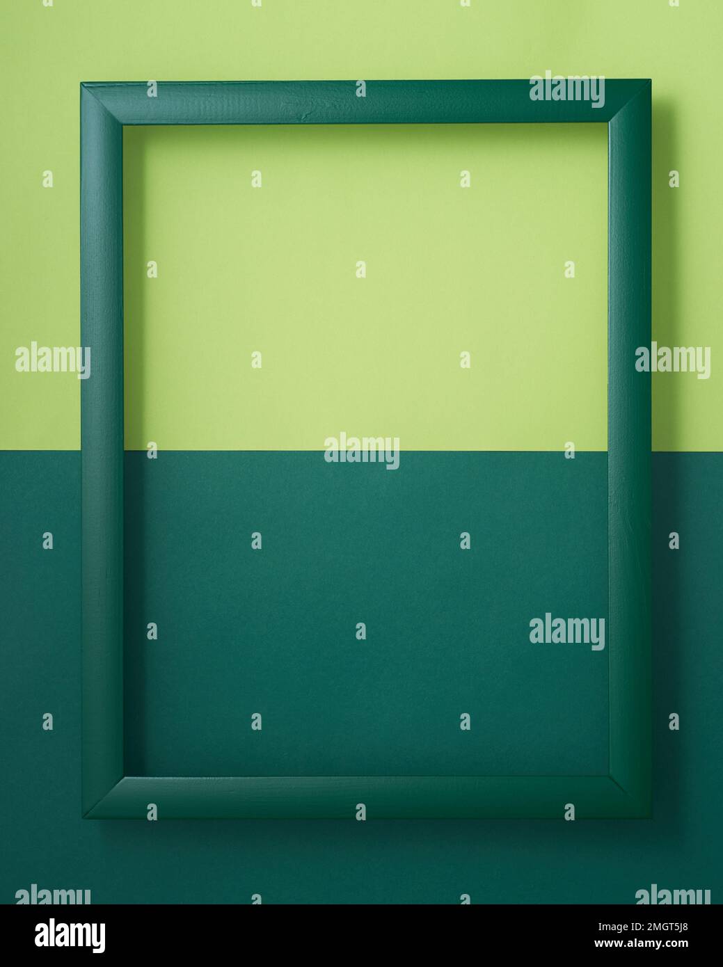 Two tone green wall hi-res stock photography and images - Alamy