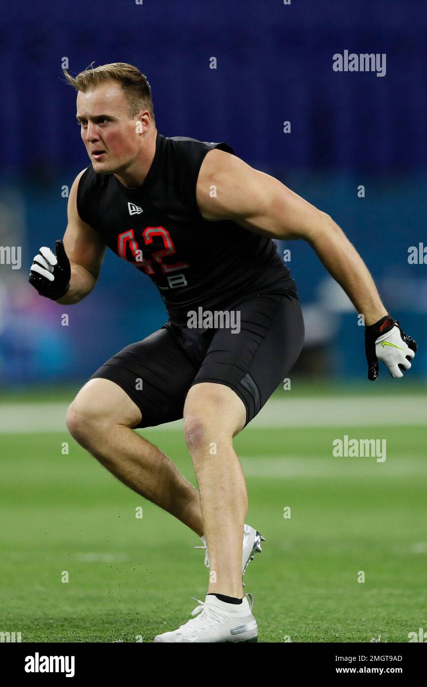 California linebacker Evan Weaver runs a drill at the NFL football ...