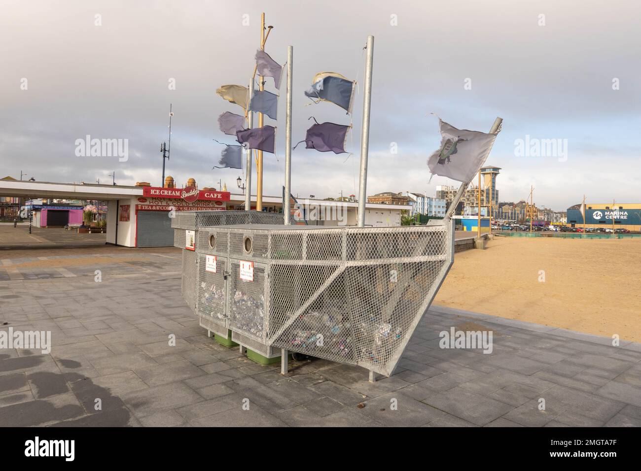 Elephant plastic bottles hi-res stock photography and images - Alamy