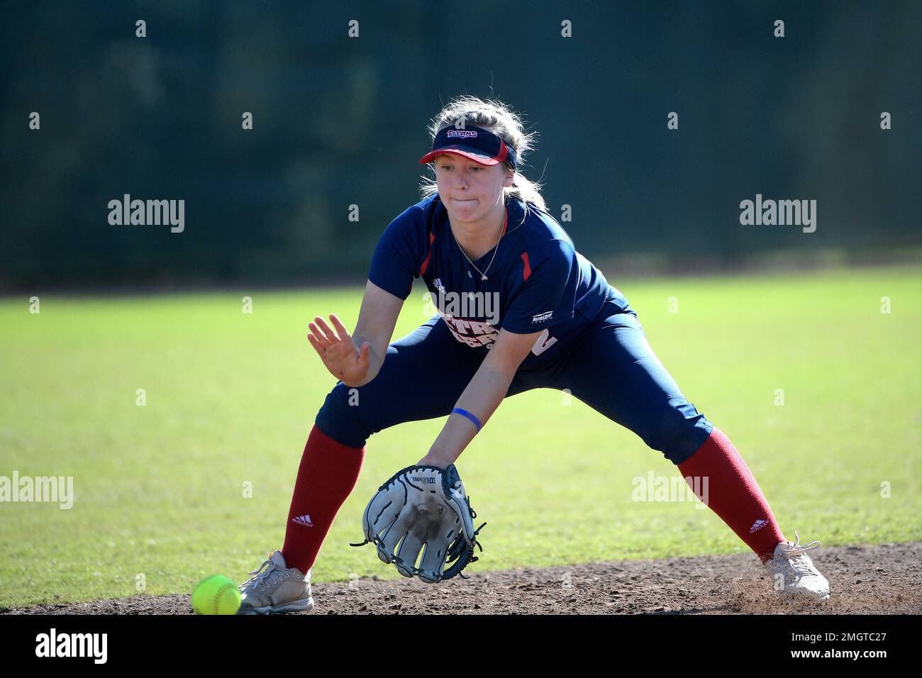 Detroit Mercy's Taylor Gauthier (2) warms up before an NCAA college ...