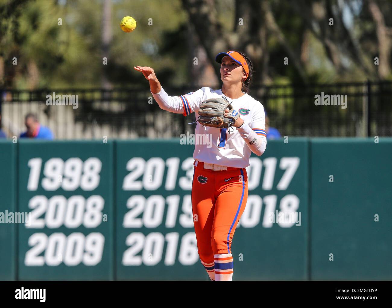 Florida infielder Hannah Adams (1) throws to the pitcher during an NCAA ...