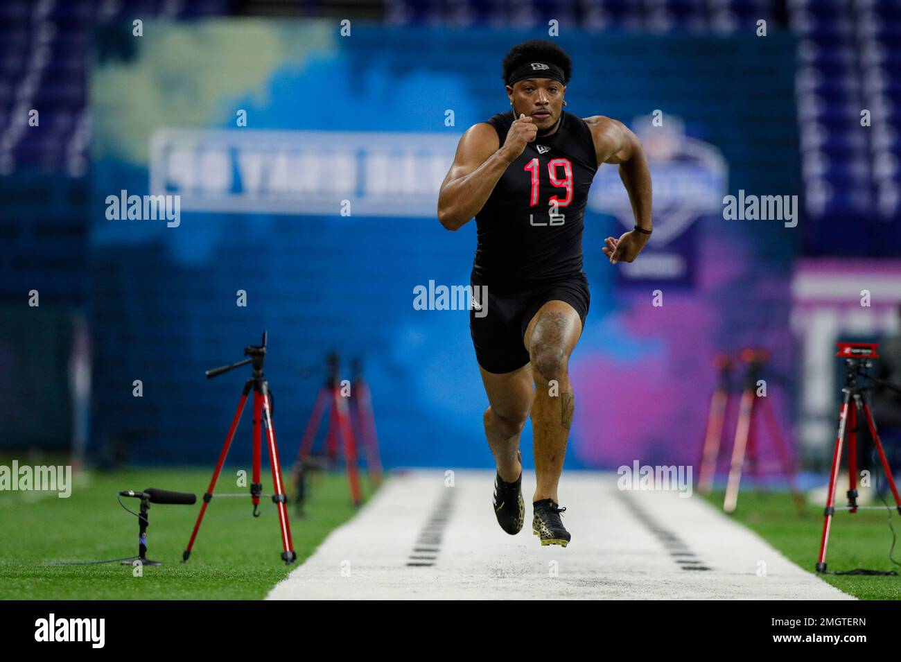 Ohio State linebacker Malik Harrison runs the 40-yard dash at the NFL ...