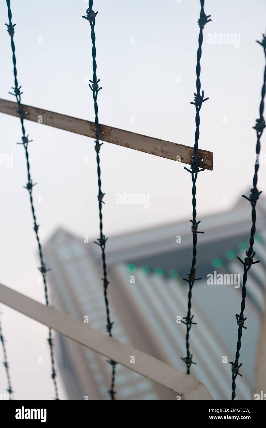 Strand structure of twisted metal barbwire barbed wire structure with ...