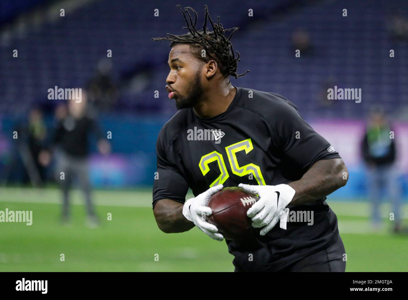 Georgia running back D'Andre Swift runs a drill at the NFL football ...