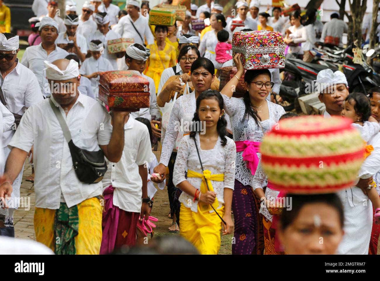 Balinese Hindu devotees carry their offering to celebrate the Kuningan ...