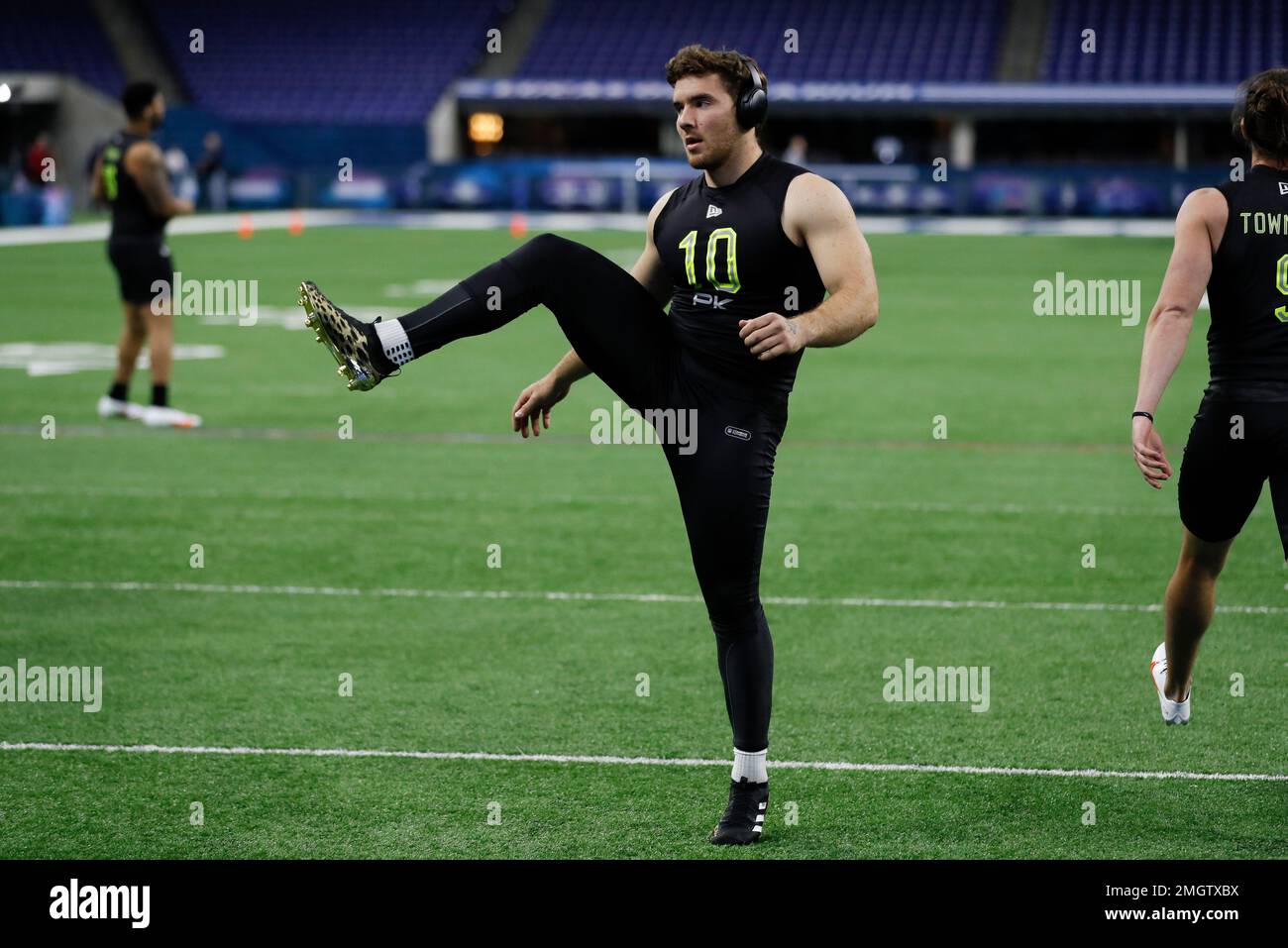 Arizona State kicker Michael Turk warms up at the NFL football scouting ...
