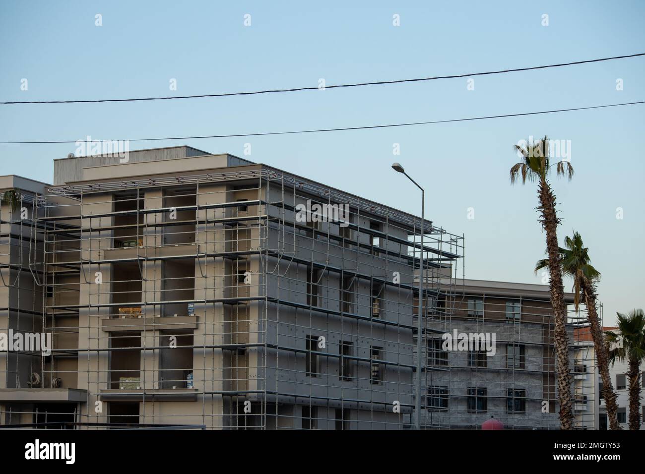 Construction under palm trees hi-res stock photography and images - Alamy