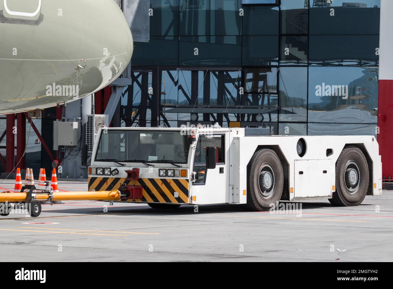 Passenger airplane towbar jet hi-res stock photography and images - Alamy