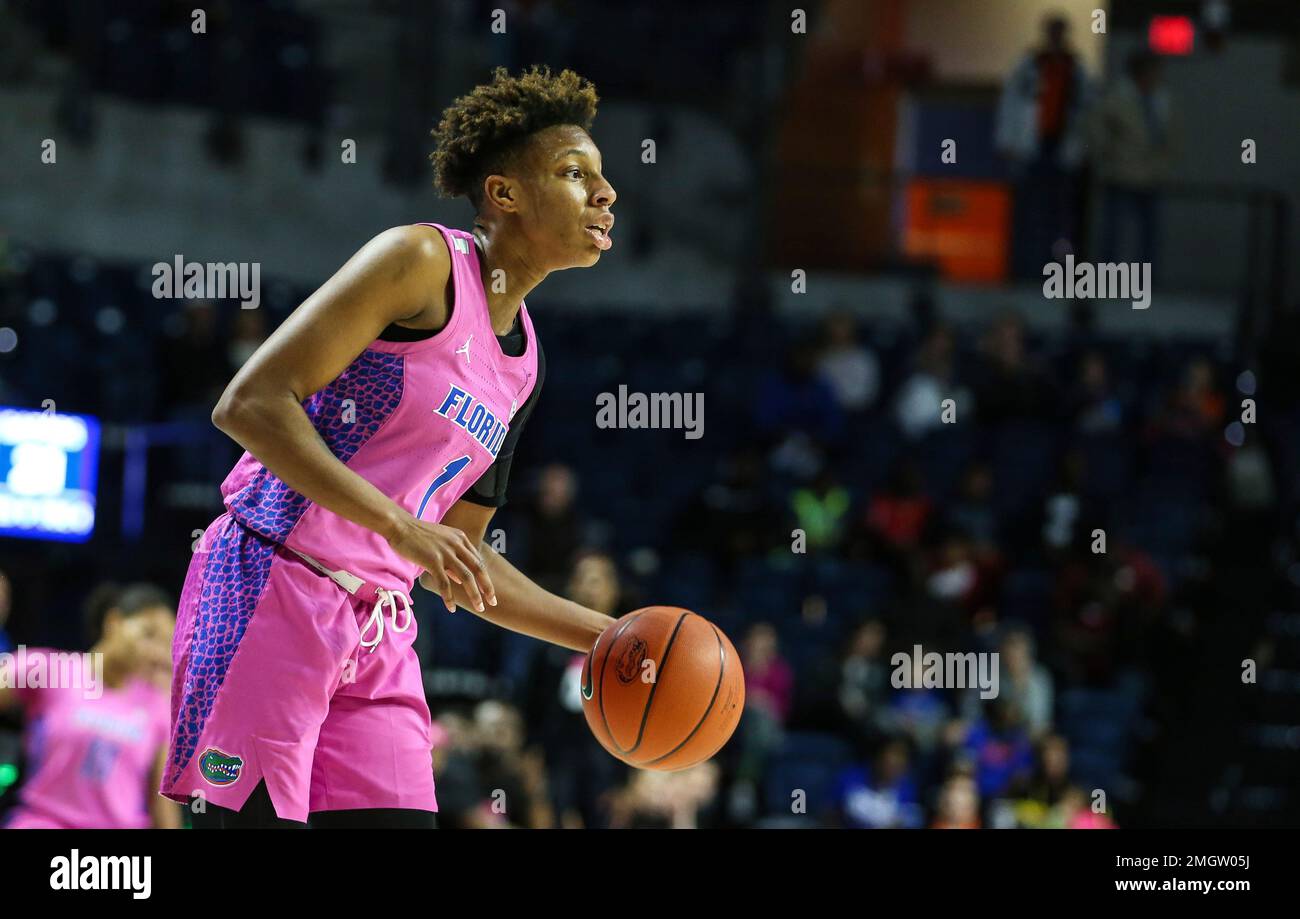 Florida guard Kiara Smith (1) looks over the South Carolina defense ...