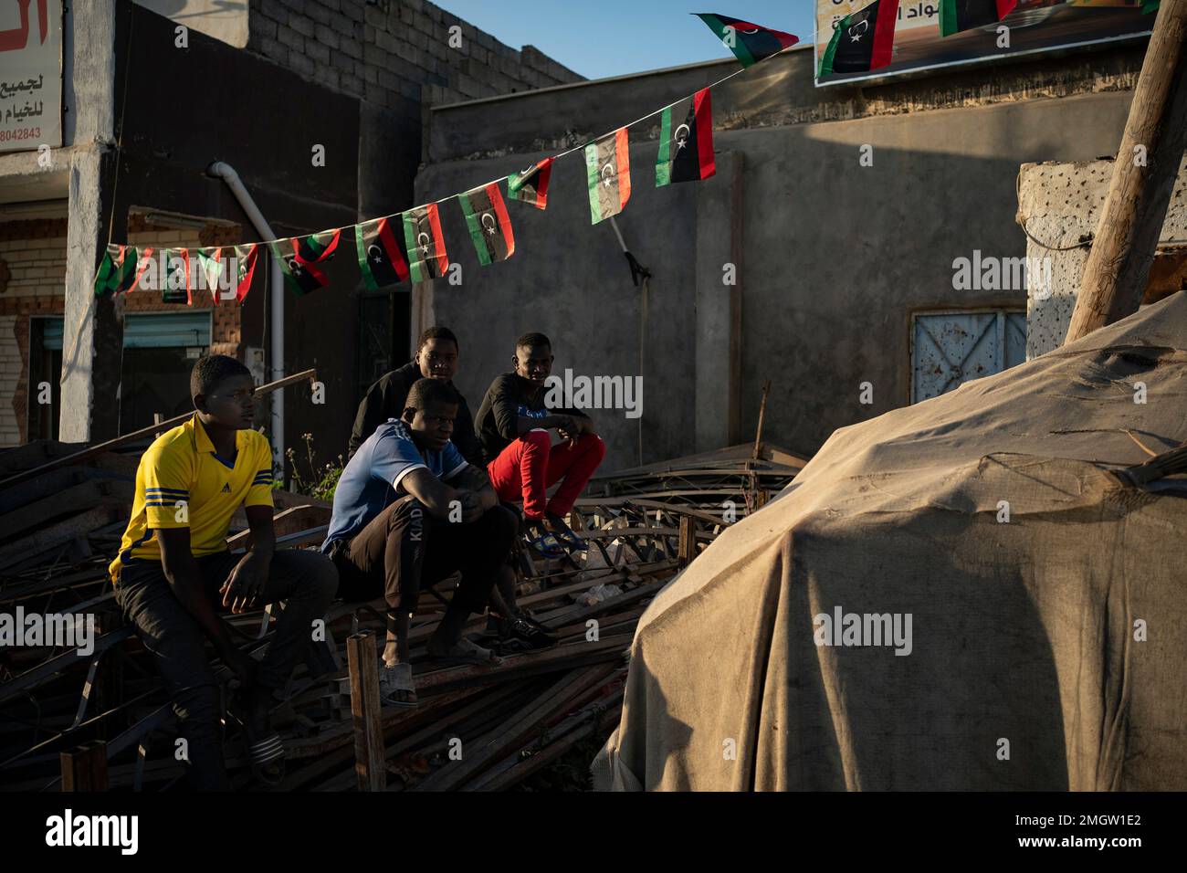 Migrants from Niger looking for jobs wait at a crossroad in the ...