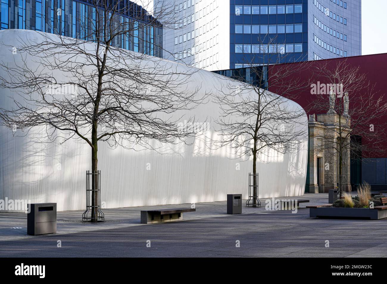 The courtyard of Leipzig University, play of lights on the wall Stock ...