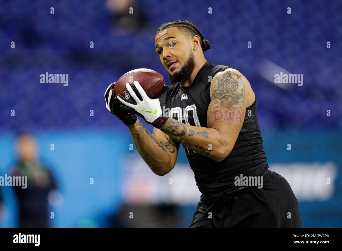 Tennessee tight end Dom Wood-Anderson runs a drill at the NFL football ...