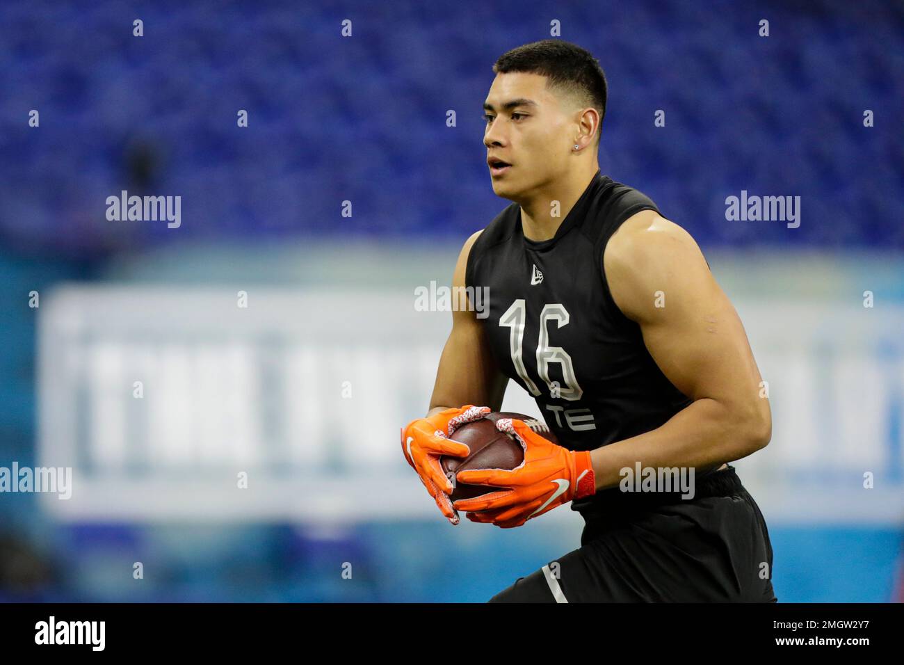 Portland State tight end Charlie Taumoepeau runs a drill at the NFL ...