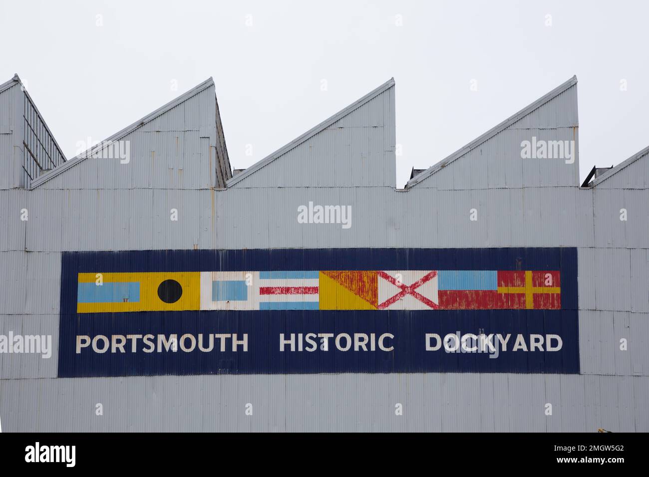 Portsmouth dockyard hi-res stock photography and images - Alamy