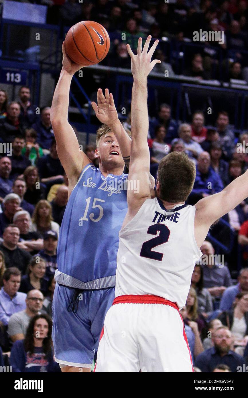 San Diego forward Alex Floresca (15) shoots over Gonzaga forward Drew ...