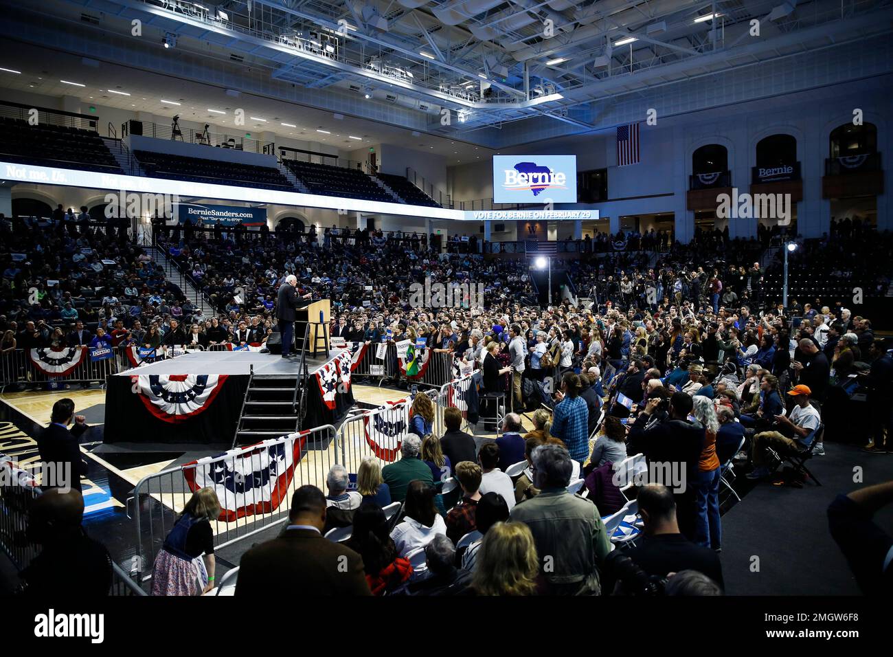 Democratic presidential candidate Sen. Bernie Sanders, I-Vt., speaks ...