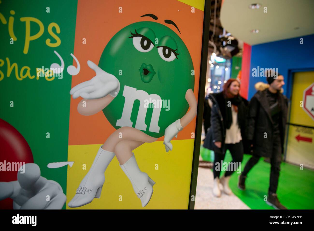 M&M's spokescandies characters are in the M&M's Times Square candy ...