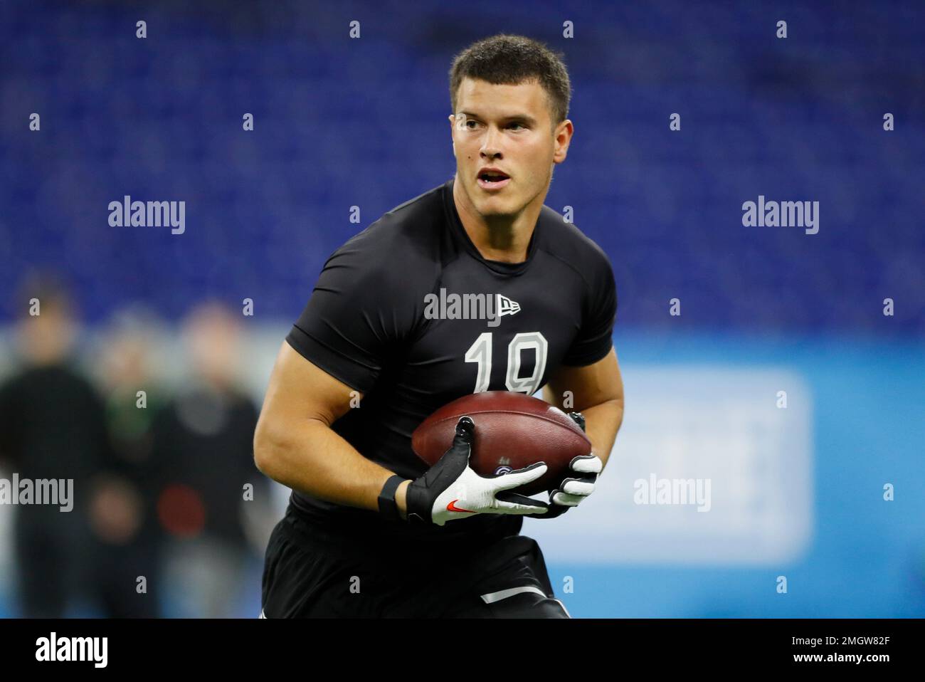 Georgia tight end Charlie Woerner runs the 40-yard dash at the NFL ...