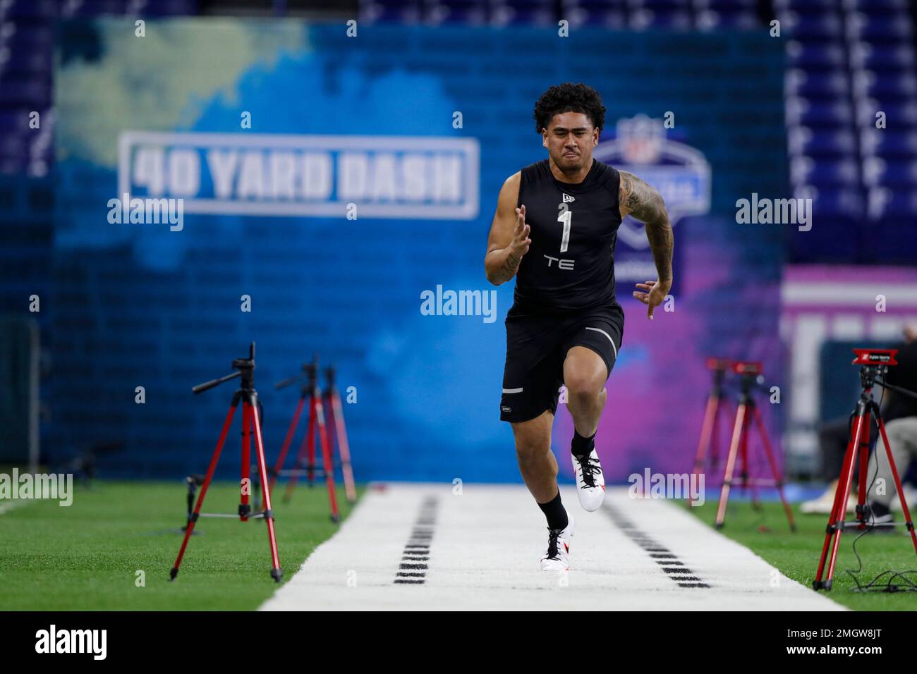 UCLA tight end Devin Asiasi runs the 40-yard dash at the NFL football ...