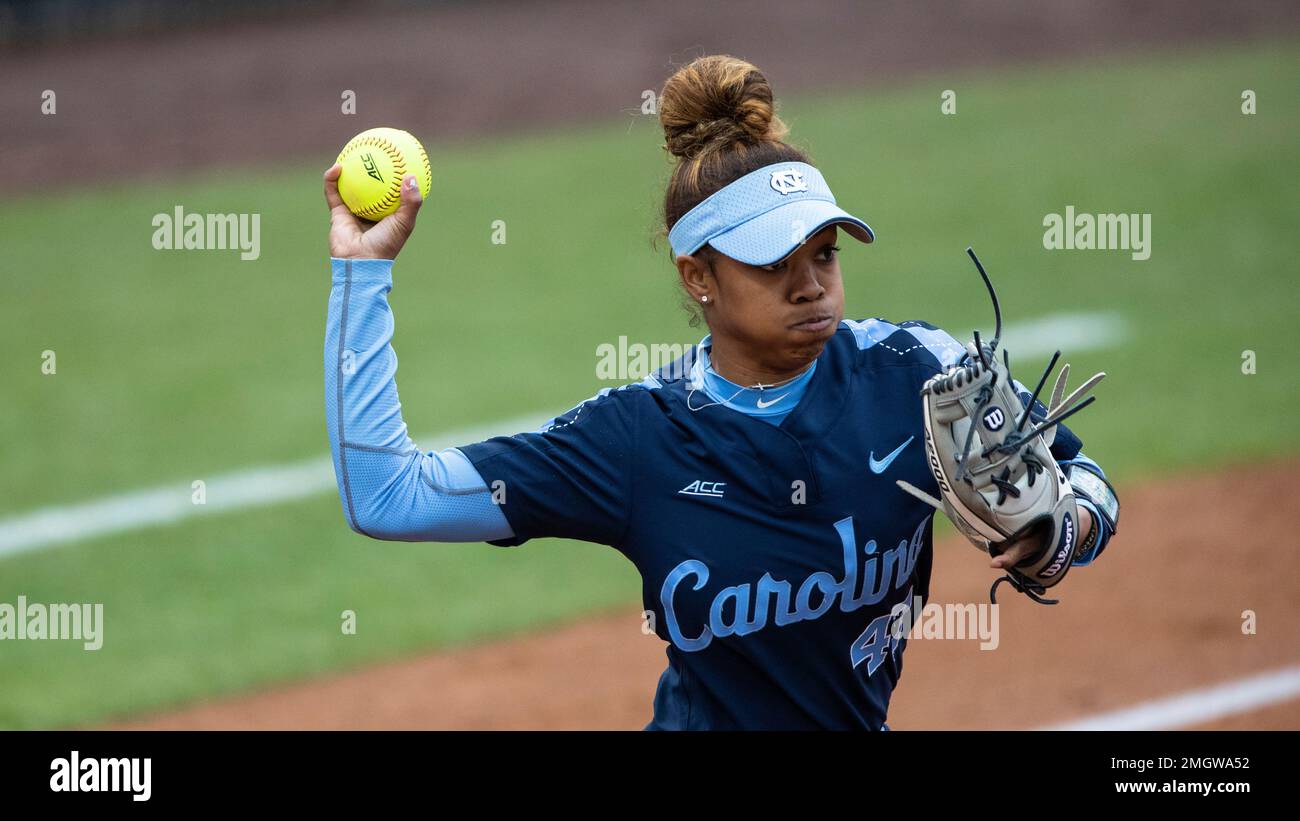 North Carolina's Destiny Middleton (47) makes a throw during an NCAA ...