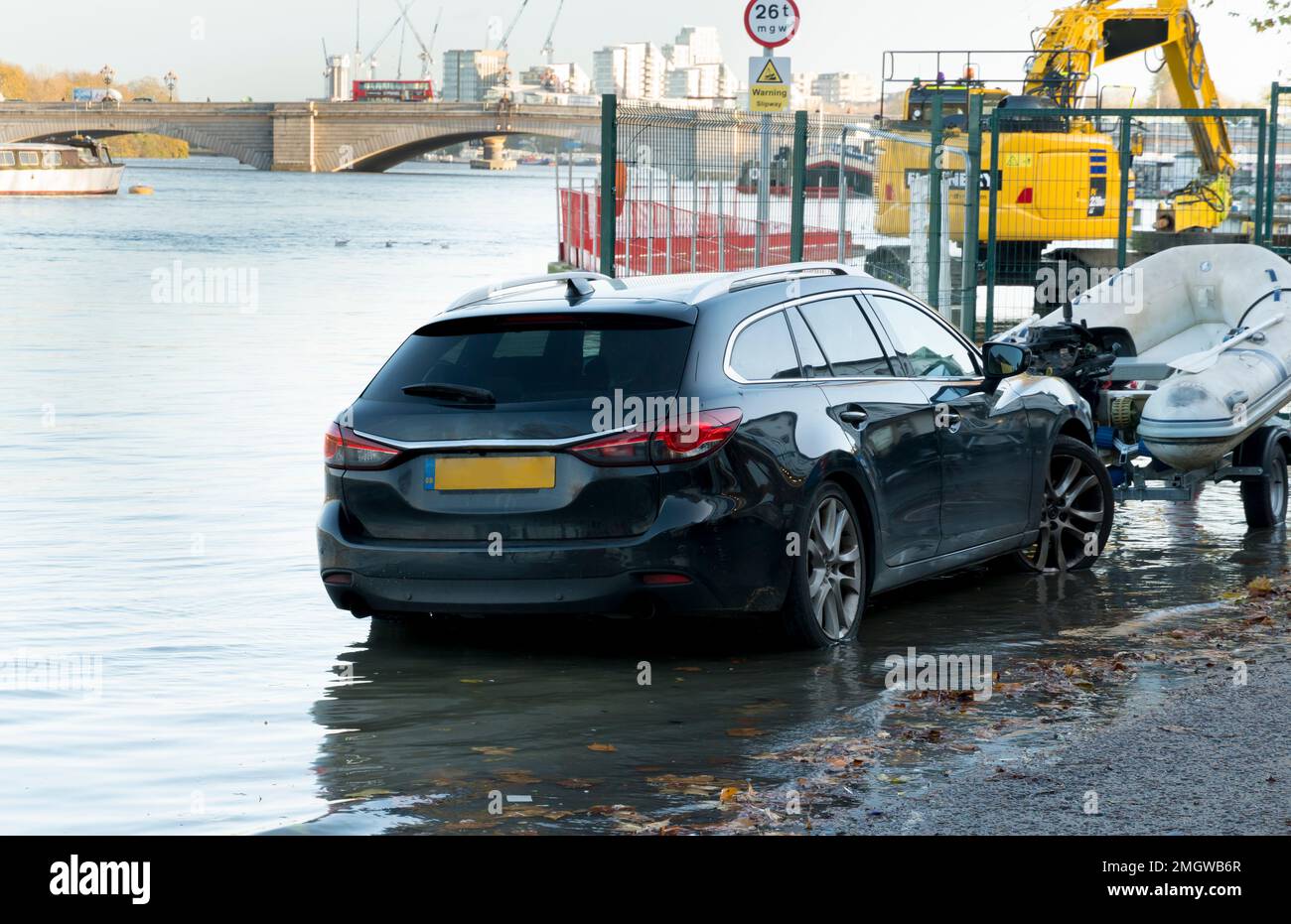 UK, England, London, flooding at Putney embankment Stock Photo - Alamy