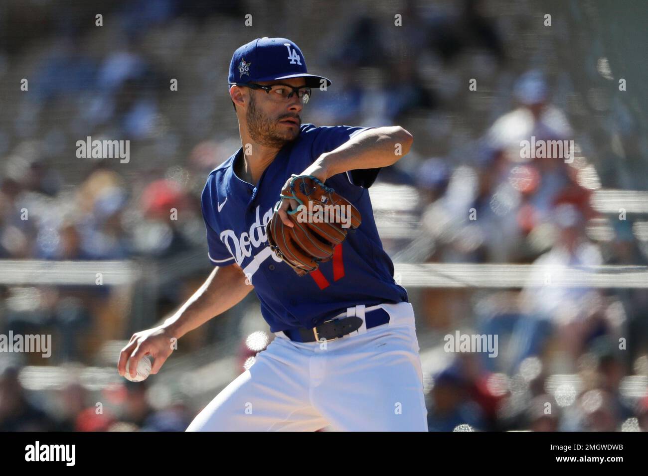 Los Angeles Dodgers relief pitcher Joe Kelly works against a Los ...