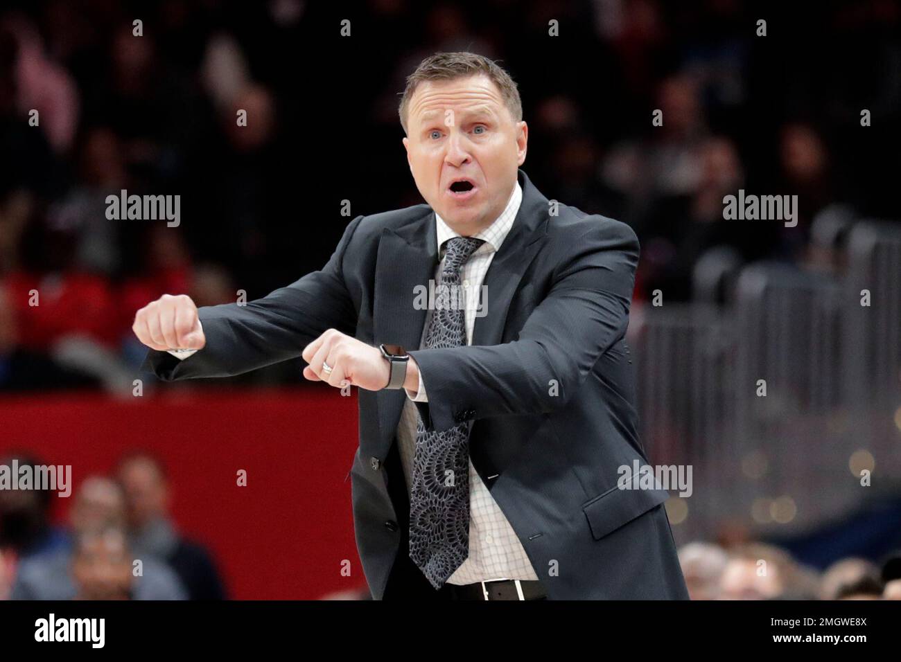 Washington Wizards coach Scott Brooks gestures during the second half ...