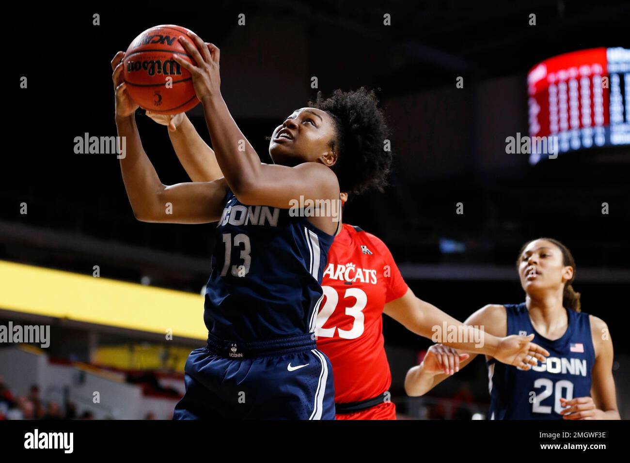 Connecticut guard Christyn Williams (13) shoots in front of Cincinnati ...