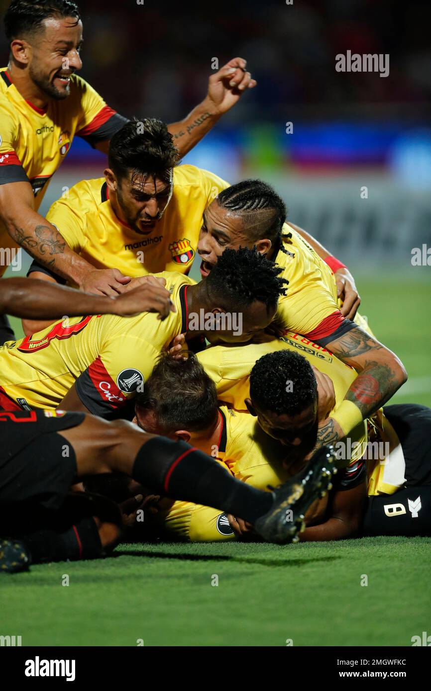 Leandro Martinez of Ecuador's Barcelona celebrates with teammates after ...
