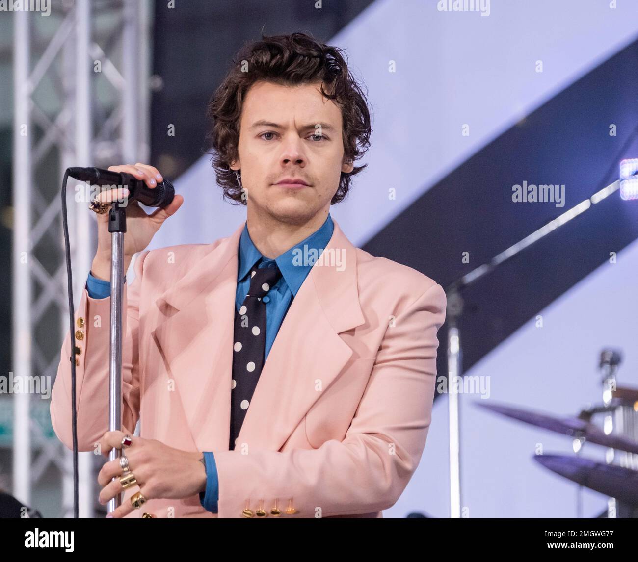 Harry Styles performs on NBC's Today show at Rockefeller Plaza on ...