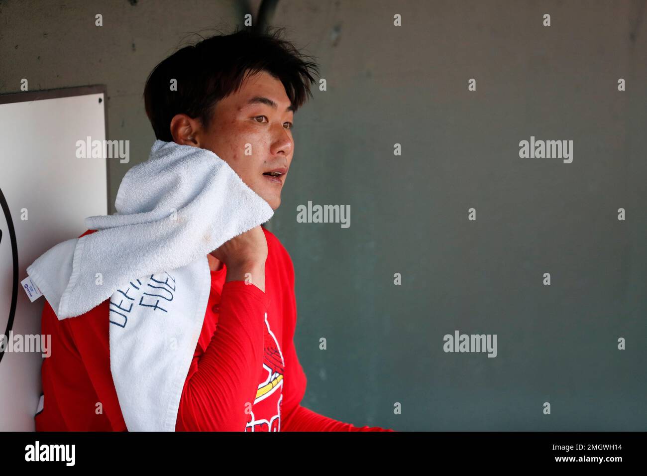 St. Louis Cardinals pitcher Kwang-Hyun Kim towels off in the dugout ...