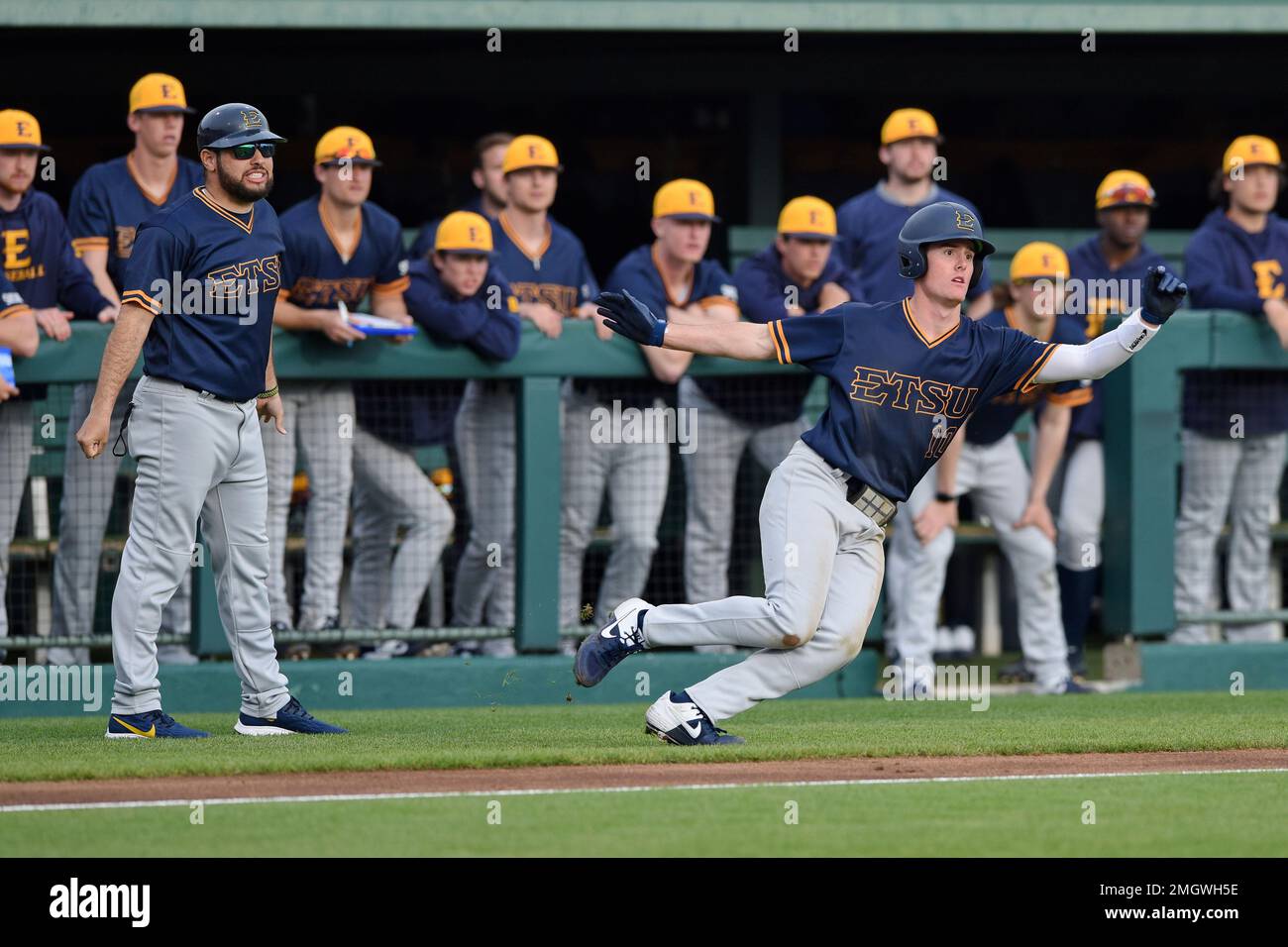 ETSU's Cade Gilbert reverses his run returning to third base during an ...