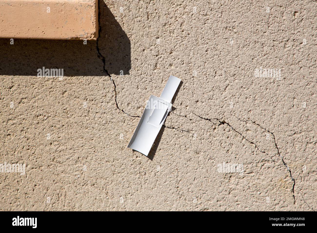 monitor crack width variation wall cement at the window sill by ... monitor crack width variation wall cement at the window sill by ...