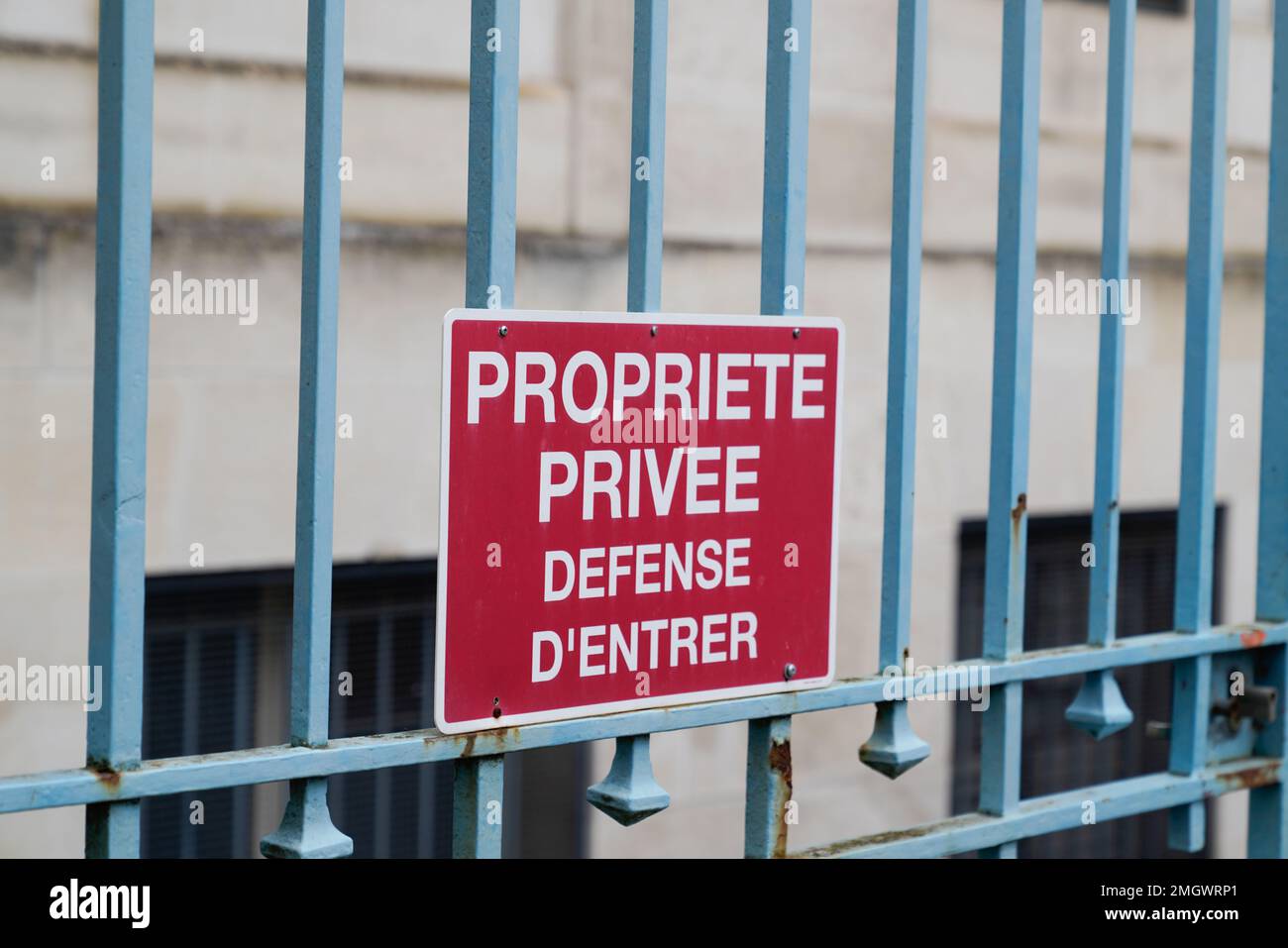 propriete privee defense d'entrer means in french Private Property Sign ...