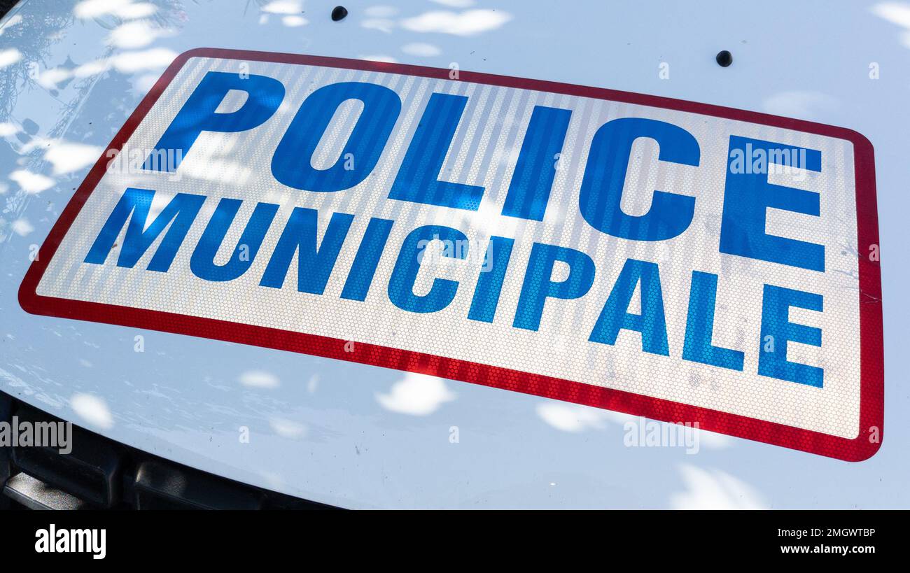 police municipale car hood means in french Municipal police vehicle ...