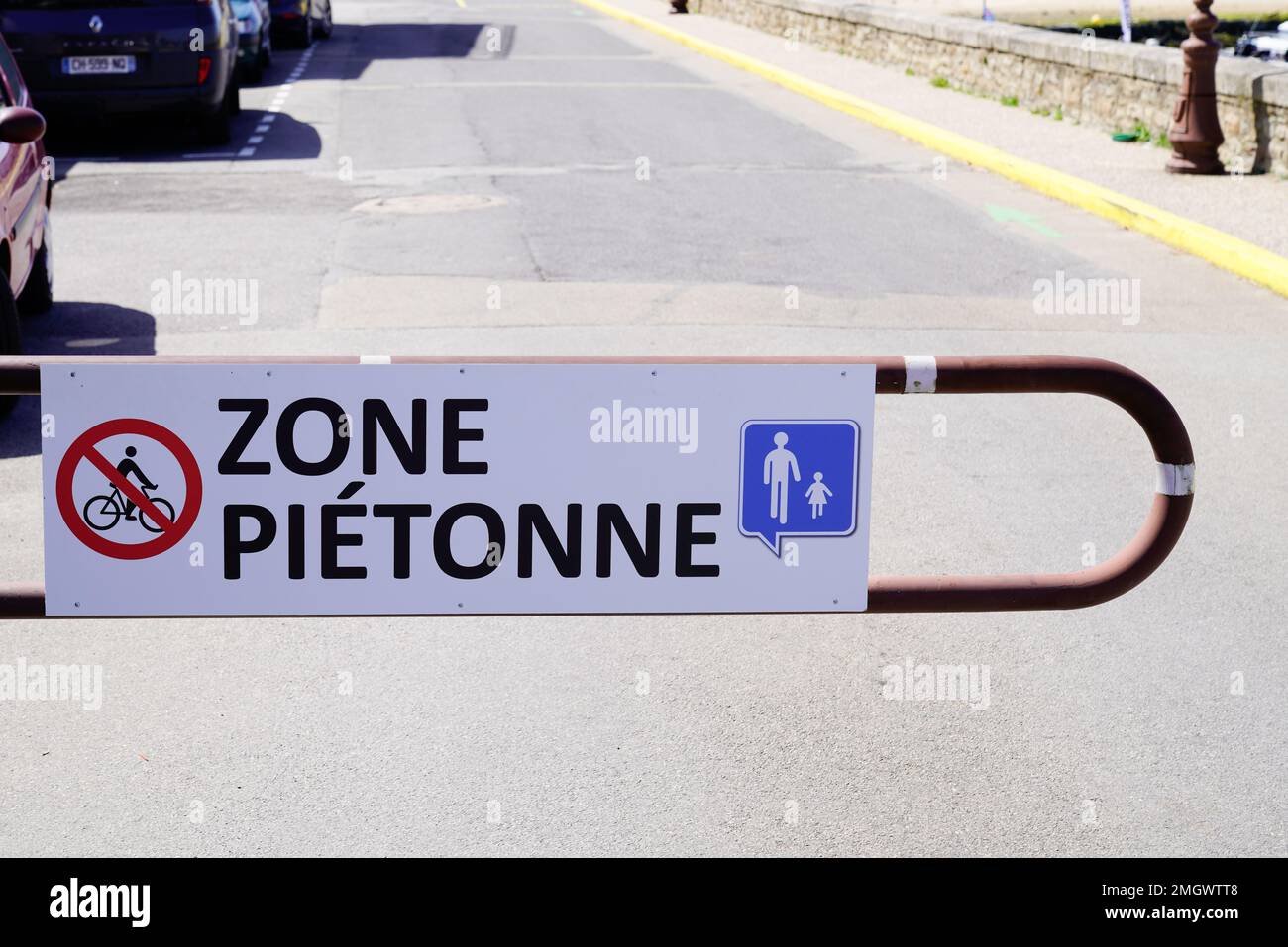 zone pietonne french text means pedestrian area sign Stock Photo - Alamy