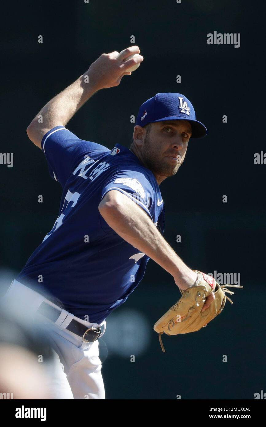 Los Angeles Dodgers relief pitcher Adam Kolarek works against a Chicago ...