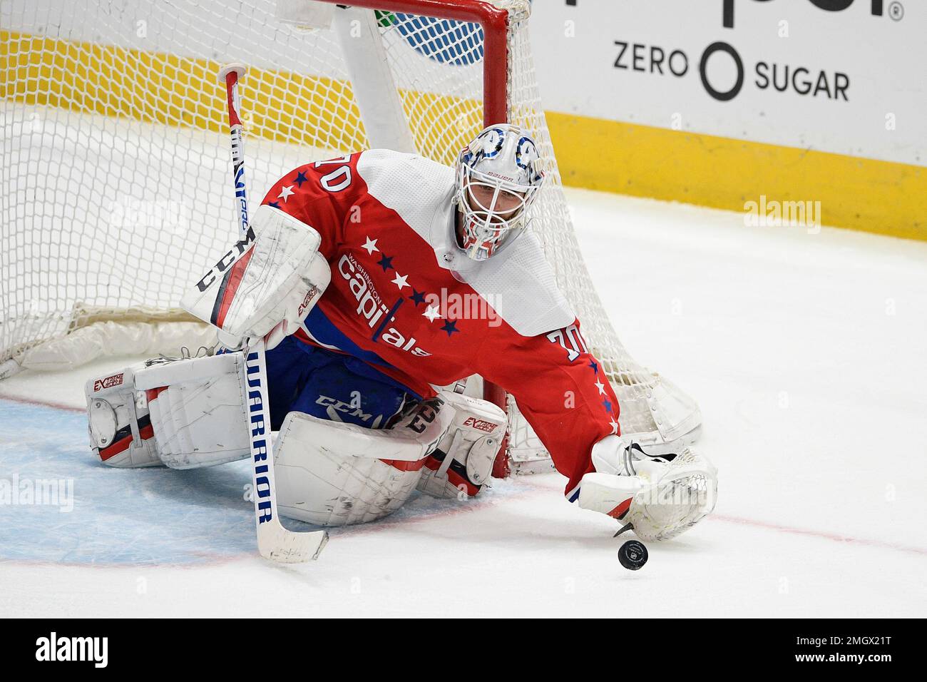Washington Capitals goaltender Braden Holtby (70) reaches for the puck ...