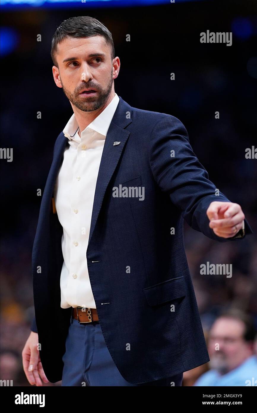 Minnesota Timberwolves head coach Ryan Saunders during an NBA ...