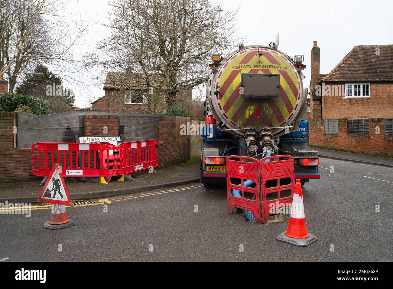 Pump out thames hi-res stock photography and images - Alamy