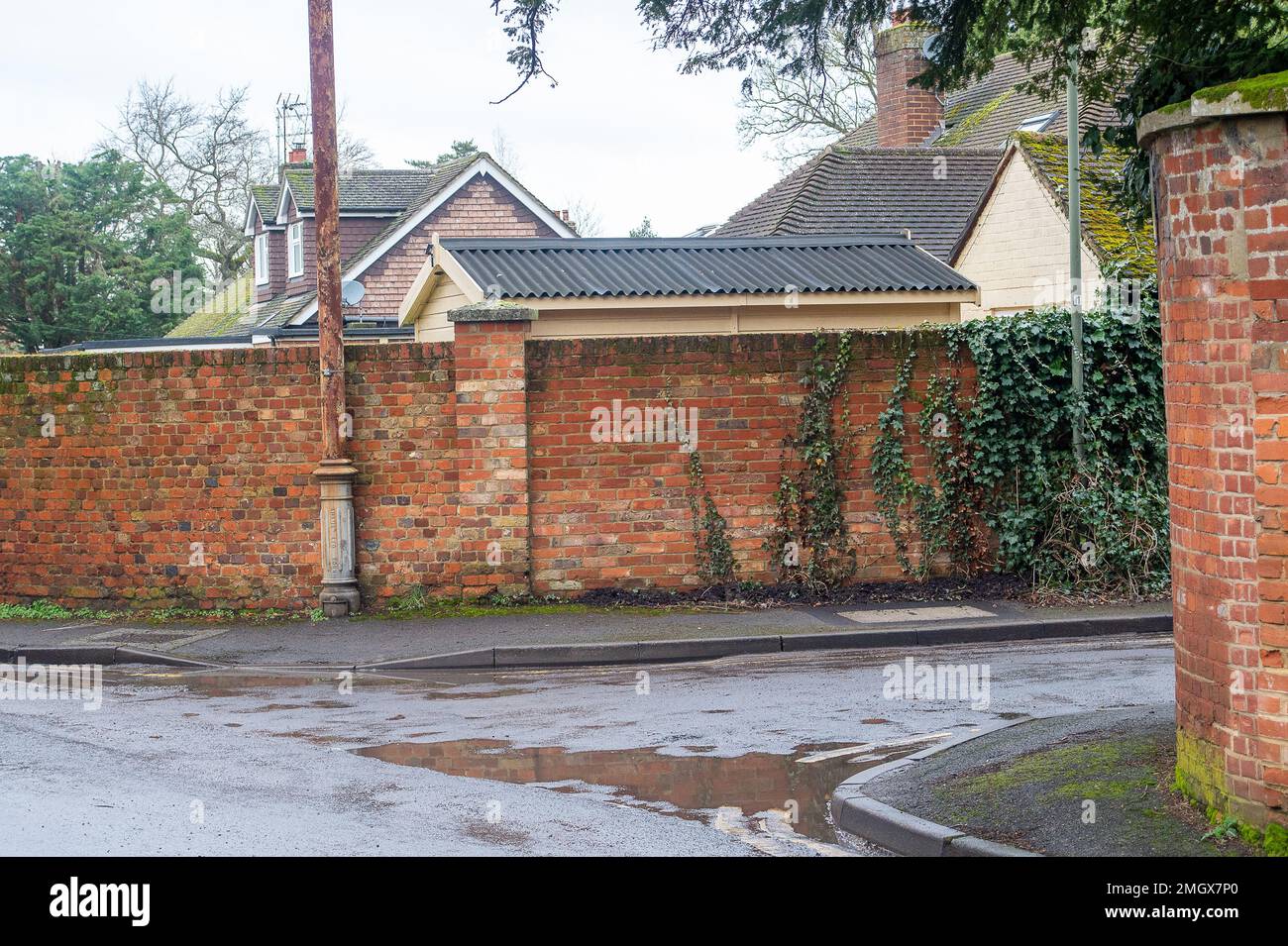 Thorpe, Surrey, UK. 26th January. 2023. Villagers in Coldharbour Close ...