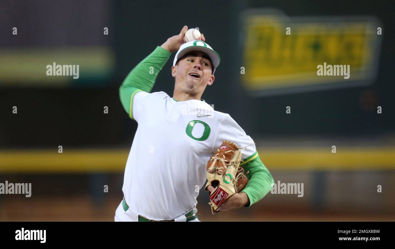 Oregon's Andrew Mosiello pitches during an NCAA baseball game against ...