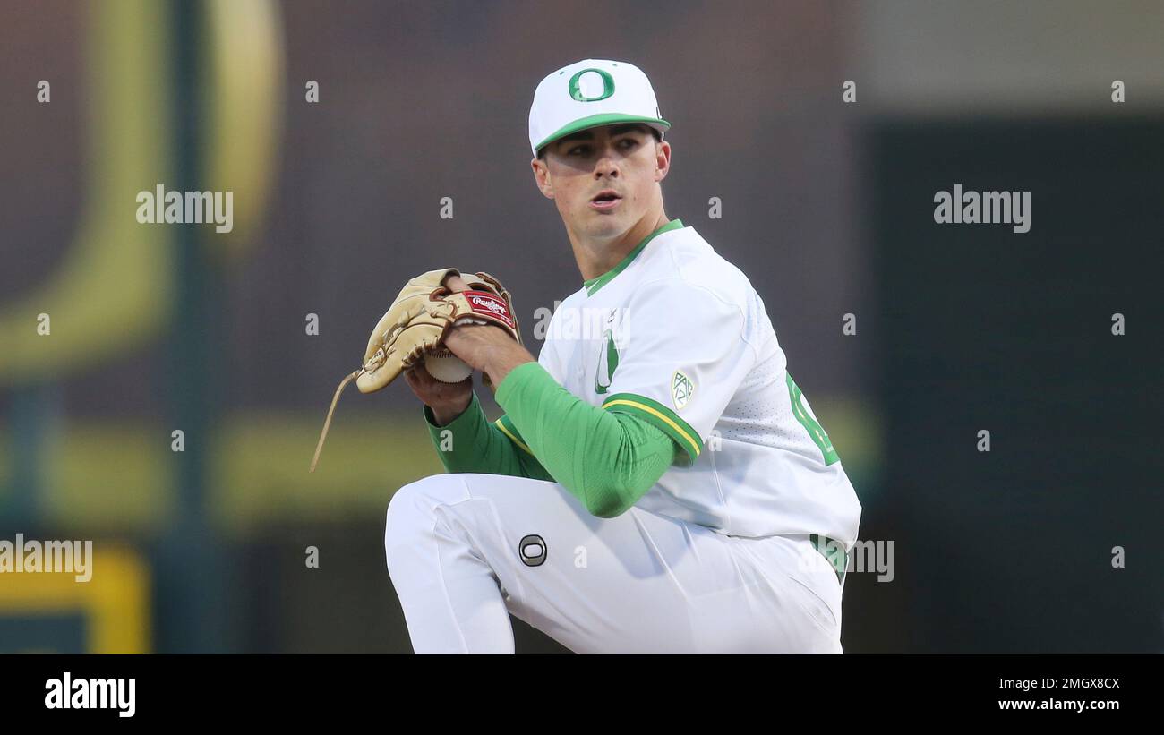 Oregon's Andrew Mosiello pitches during an NCAA baseball game against ...