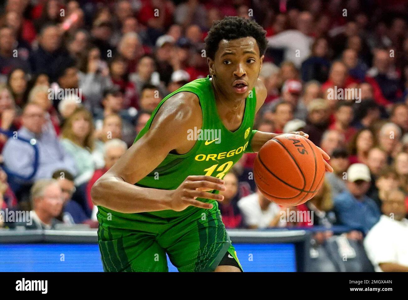 Oregon forward Chandler Lawson (13) in the first half of an NCAA ...