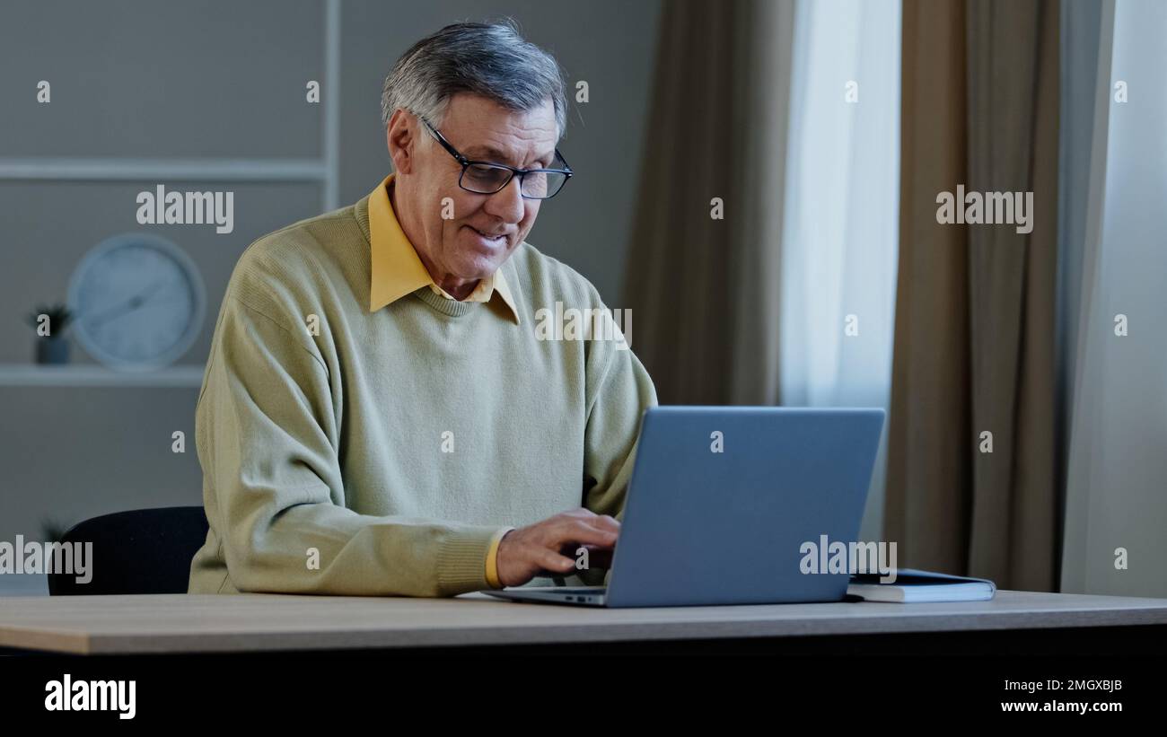 Old man writing hi-res stock photography and images - Alamy