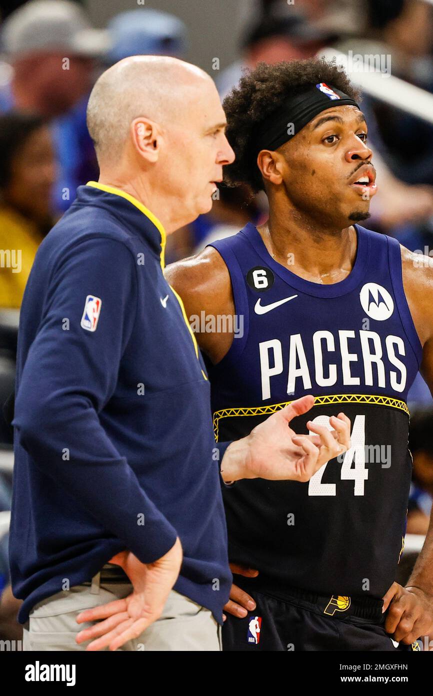 Indiana Pacers head coach Rick Carlisle talks to Indiana Pacers guard ...