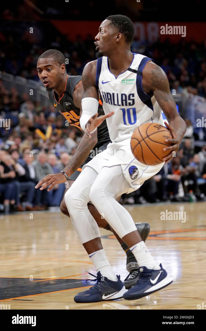 Dallas Mavericks forward Dorian Finney-Smith (10) tries to get around ...